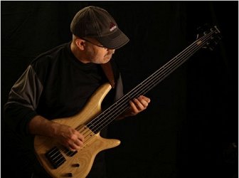 Gary Willis bassiste américain et compositeur de jazz fusion - Mazik